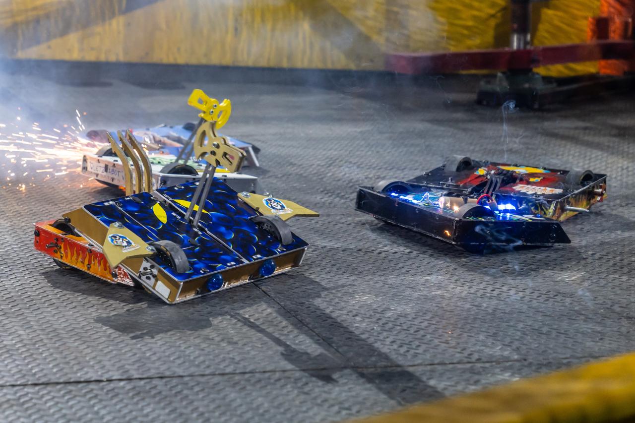 Saca chispas el tercer día de enfrentamientos en la “Batalla de Robots ...
